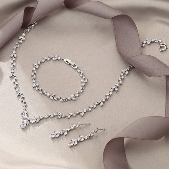 Ever Faith | Jewelry | Nwt Ever Faith Bridal Stunning White Cz Teardrop ...